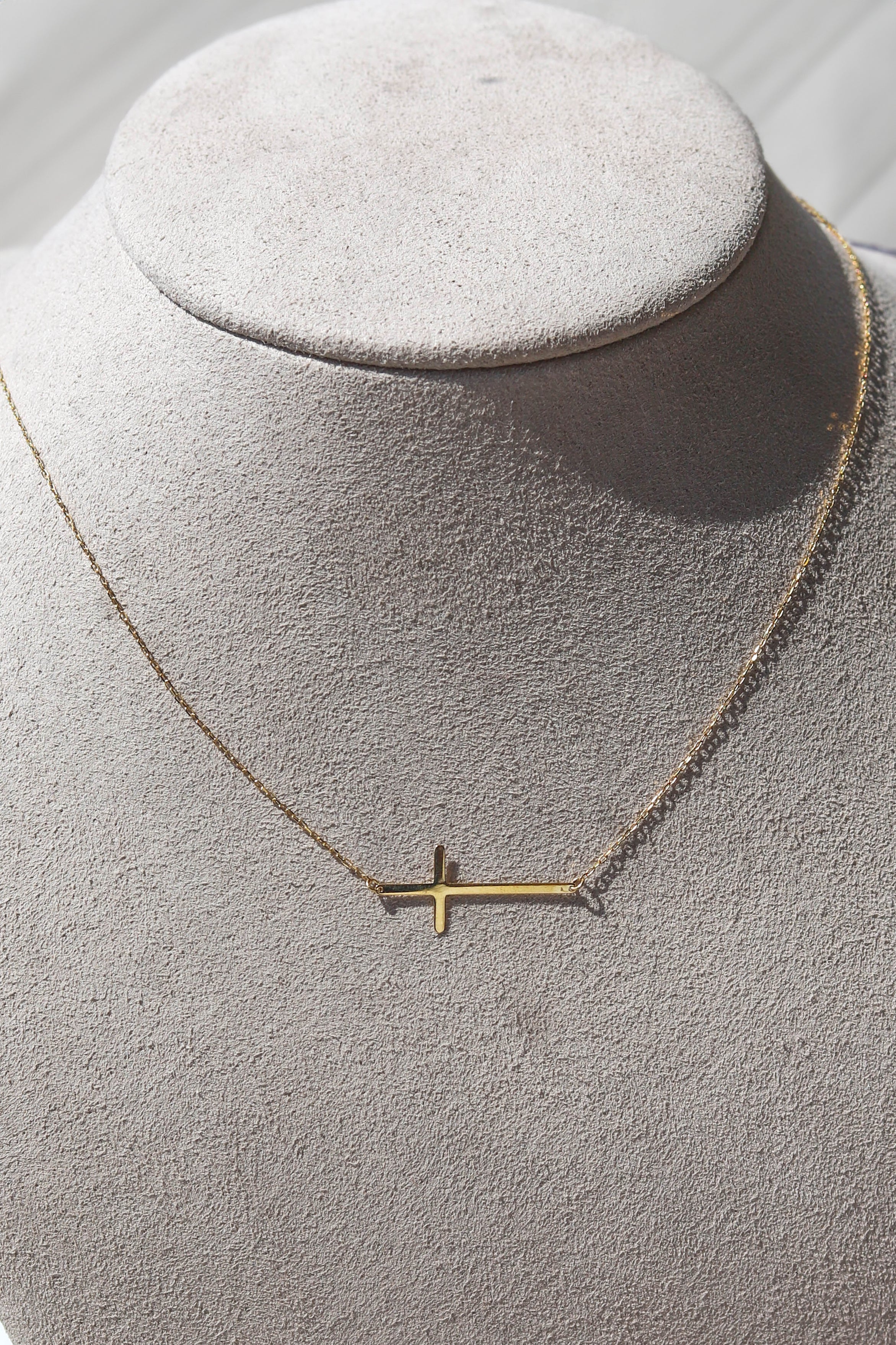 CROSS CHAIN – BeaudellJewellery